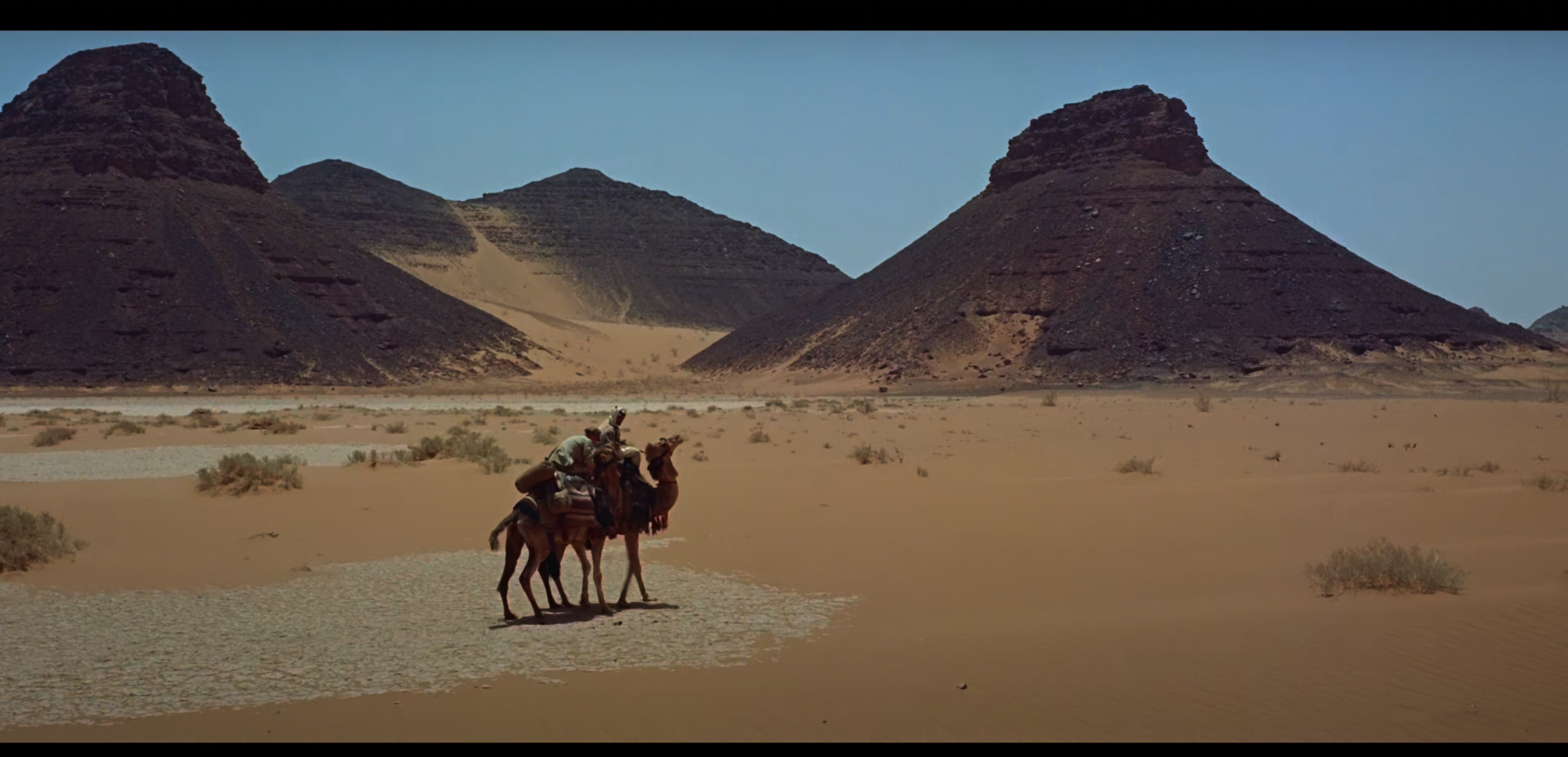 The Stunning Cinematography of Lawrence of Arabia in the Age of Netflix ...